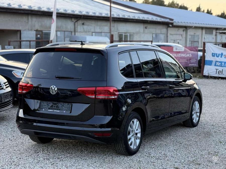 Black Volkswagen Touran 2016 in Ukmerge, with an engine capacity of 1.20 L and mileage of 250 thousand km for 7250 €, photo 4 on AUTOMOTO.COM.LV