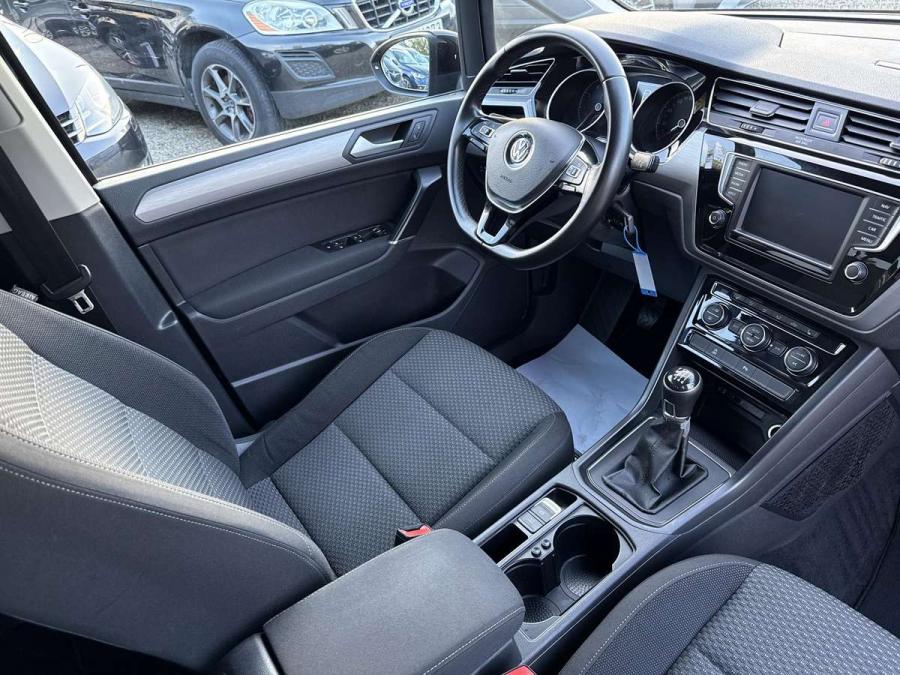 Black Volkswagen Touran 2016 in Ukmerge, with an engine capacity of 1.20 L and mileage of 250 thousand km for 7250 €, photo 8 on AUTOMOTO.COM.LV
