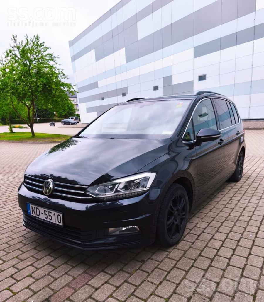 Black Volkswagen Touran 2017 in Dobele, with an engine capacity of 2.00 L and mileage of 236 thousand km for 11900 €, photo 1 on AUTOMOTO.COM.LV