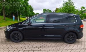 Black Volkswagen Touran 2017 in Dobele, with an engine capacity of 2.00 L and mileage of 236 thousand km for 11900 €, photo 3 on AUTOMOTO.COM.LV