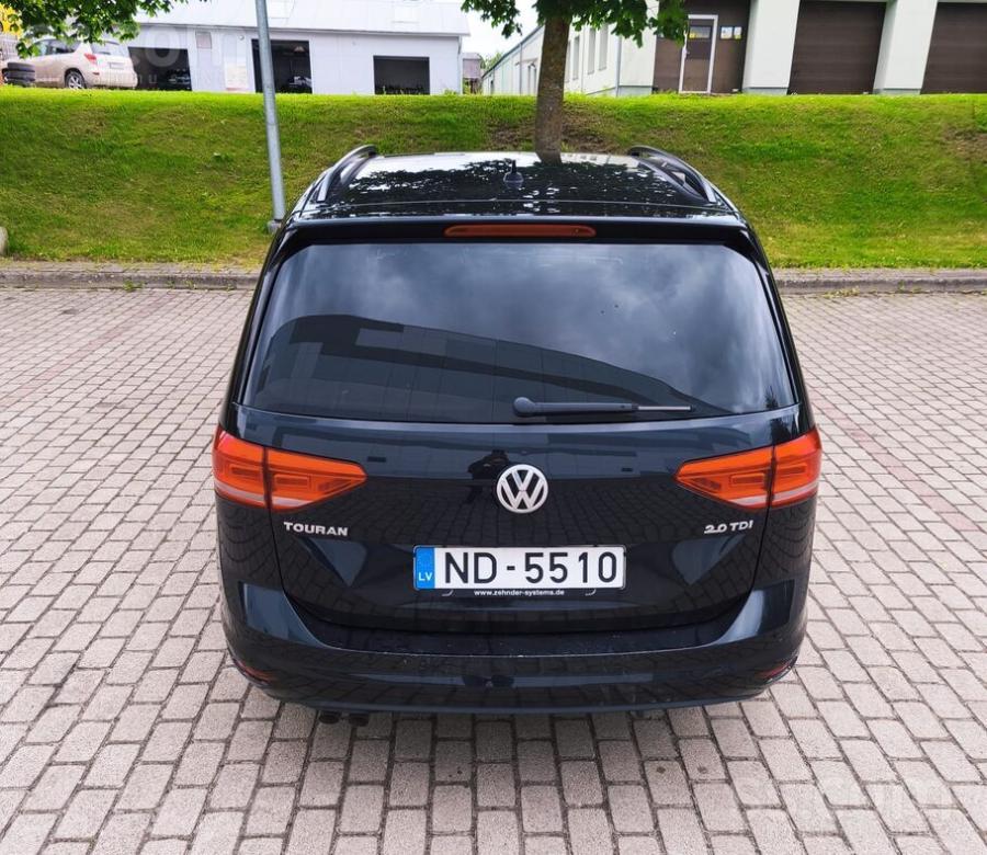 Black Volkswagen Touran 2017 in Dobele, with an engine capacity of 2.00 L and mileage of 236 thousand km for 11900 €, photo 5 on AUTOMOTO.COM.LV