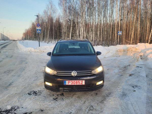 Black Volkswagen Touran 2017 in Vilnius, with an engine capacity of 1.60 L and mileage of 250 thousand km for 7950 €, photo 2 on AUTOMOTO.COM.LV
