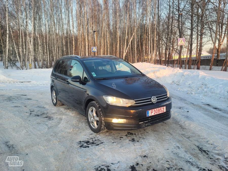 Black Volkswagen Touran 2017 in Vilnius, with an engine capacity of 1.60 L and mileage of 250 thousand km for 7950 €, photo 3 on AUTOMOTO.COM.LV