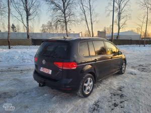 Black Volkswagen Touran 2017 in Vilnius, with an engine capacity of 1.60 L and mileage of 250 thousand km for 7950 €, photo 6 on AUTOMOTO.COM.LV