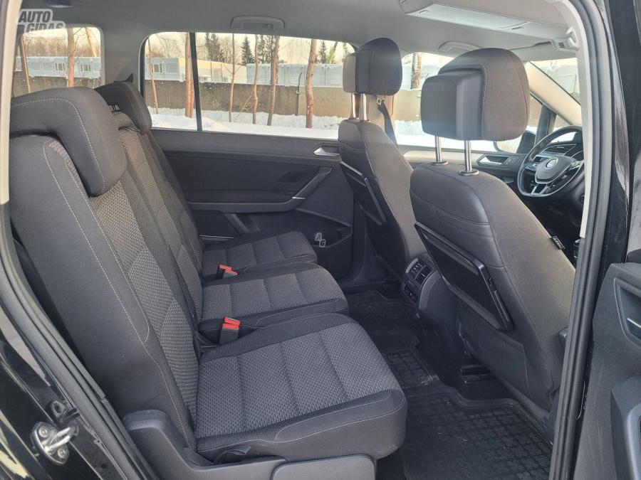 Black Volkswagen Touran 2017 in Vilnius, with an engine capacity of 1.60 L and mileage of 250 thousand km for 7950 €, photo 11 on AUTOMOTO.COM.LV