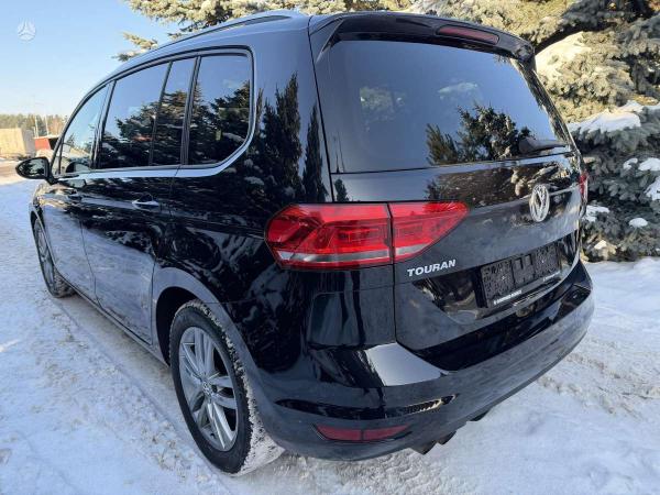 Black Volkswagen Touran 2017 in Utena, with an engine capacity of 2.00 L and mileage of 182 thousand km for 11900 €, photo 4 on AUTOMOTO.COM.LV