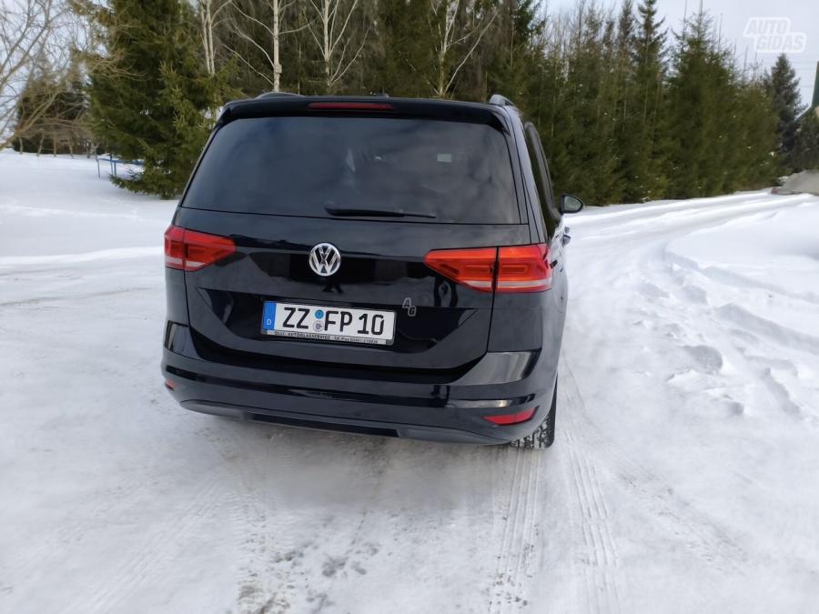 Black Volkswagen Touran 2017 in Pasvalys, with an engine capacity of 1.60 L and mileage of 300 thousand km for 8950 €, photo 3 on AUTOMOTO.COM.LV