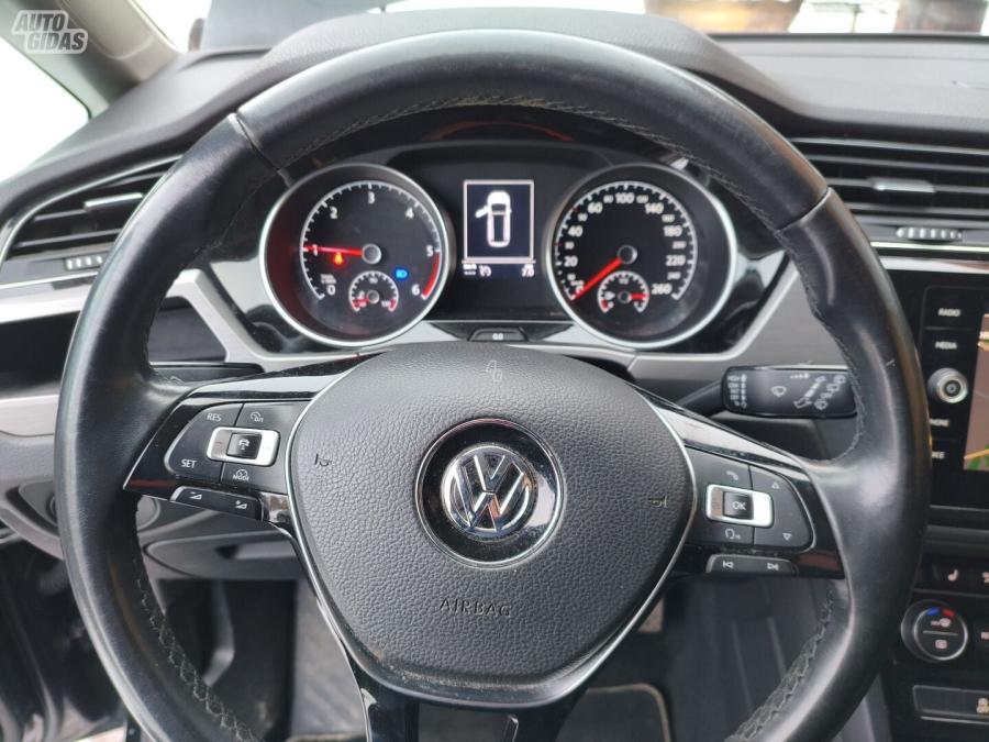 Black Volkswagen Touran 2017 in Pasvalys, with an engine capacity of 1.60 L and mileage of 300 thousand km for 8950 €, photo 7 on AUTOMOTO.COM.LV