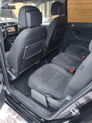 Black Volkswagen Touran 2017 in Pasvalys, with an engine capacity of 1.60 L and mileage of 300 thousand km for 8950 €, photo 11 on AUTOMOTO.COM.LV