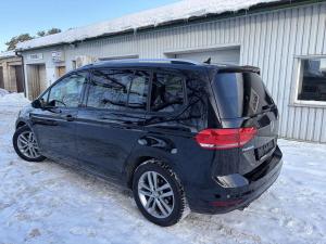 Black Volkswagen Touran 2017 in Utena, with an engine capacity of 2.00 L and mileage of 183 thousand km for 12700 €, photo 8 on AUTOMOTO.COM.LV
