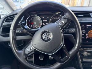 Black Volkswagen Touran 2017 in Utena, with an engine capacity of 2.00 L and mileage of 183 thousand km for 12700 €, photo 21 on AUTOMOTO.COM.LV