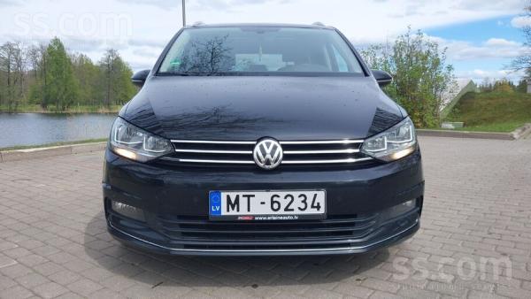 Black Volkswagen Touran 2017 in Aluksne, with an engine capacity of 1.60 L and mileage of 0 thousand km for 10500 €, photo 3 on AUTOMOTO.COM.LV