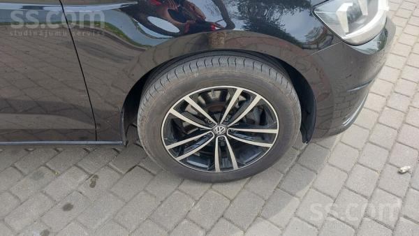 Black Volkswagen Touran 2017 in Aluksne, with an engine capacity of 1.60 L and mileage of 0 thousand km for 10500 €, photo 5 on AUTOMOTO.COM.LV