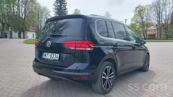 Black Volkswagen Touran 2017 in Aluksne, with an engine capacity of 1.60 L and mileage of 0 thousand km for 10500 €, photo 7 on AUTOMOTO.COM.LV