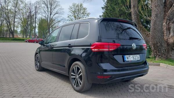Black Volkswagen Touran 2017 in Aluksne, with an engine capacity of 1.60 L and mileage of 0 thousand km for 10500 €, photo 8 on AUTOMOTO.COM.LV