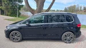 Black Volkswagen Touran 2017 in Aluksne, with an engine capacity of 1.60 L and mileage of 0 thousand km for 10500 €, photo 12 on AUTOMOTO.COM.LV