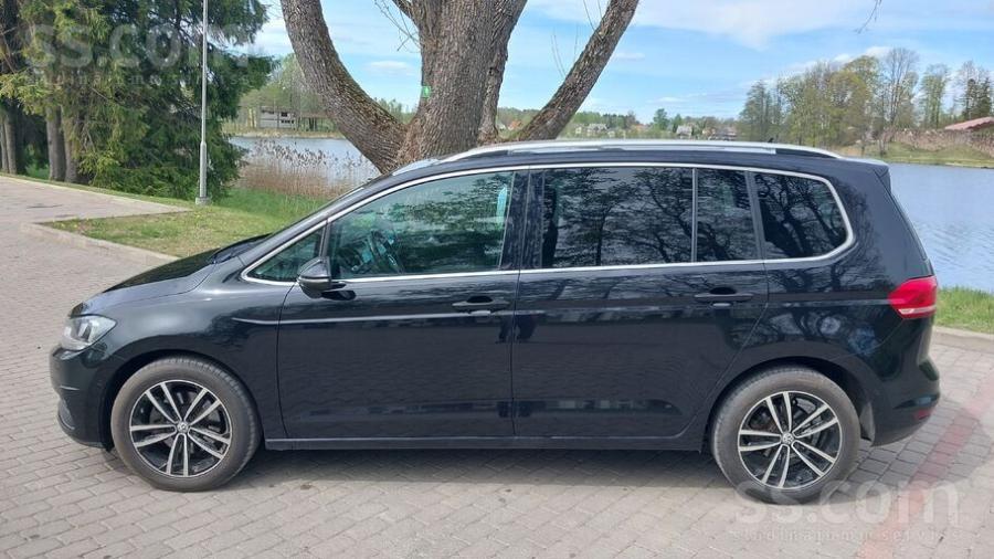 Black Volkswagen Touran 2017 in Aluksne, with an engine capacity of 1.60 L and mileage of 0 thousand km for 10500 €, photo 12 on AUTOMOTO.COM.LV