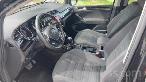 Black Volkswagen Touran 2017 in Aluksne, with an engine capacity of 1.60 L and mileage of 0 thousand km for 10500 €, photo 16 on AUTOMOTO.COM.LV