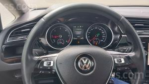 Black Volkswagen Touran 2017 in Aluksne, with an engine capacity of 1.60 L and mileage of 0 thousand km for 10500 €, photo 17 on AUTOMOTO.COM.LV