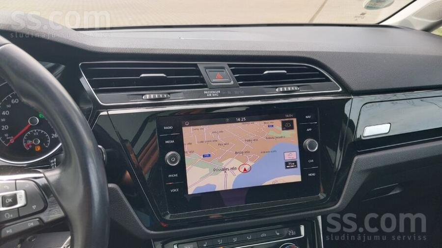 Black Volkswagen Touran 2017 in Aluksne, with an engine capacity of 1.60 L and mileage of 0 thousand km for 10500 €, photo 18 on AUTOMOTO.COM.LV