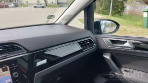 Black Volkswagen Touran 2017 in Aluksne, with an engine capacity of 1.60 L and mileage of 0 thousand km for 10500 €, photo 19 on AUTOMOTO.COM.LV
