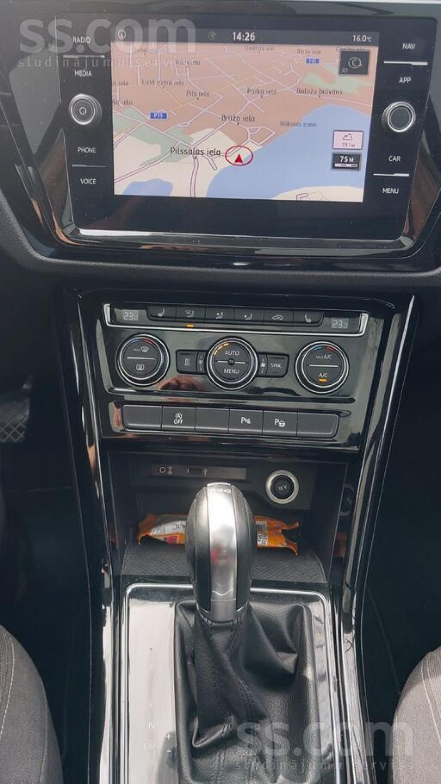 Black Volkswagen Touran 2017 in Aluksne, with an engine capacity of 1.60 L and mileage of 0 thousand km for 10500 €, photo 22 on AUTOMOTO.COM.LV