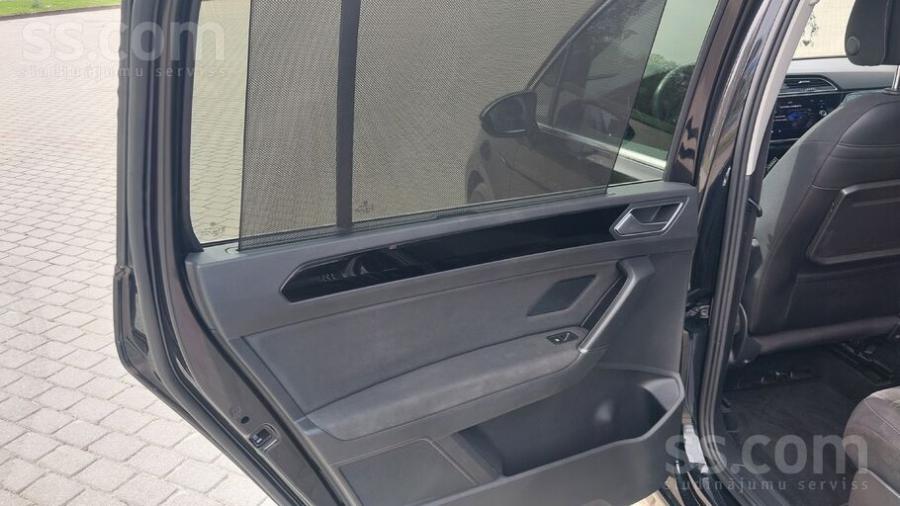 Black Volkswagen Touran 2017 in Aluksne, with an engine capacity of 1.60 L and mileage of 0 thousand km for 10500 €, photo 28 on AUTOMOTO.COM.LV