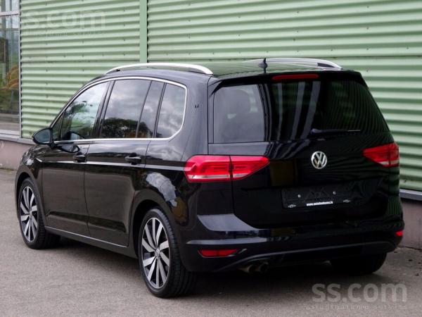 Black Volkswagen Touran 2017 in Riga, with an engine capacity of 2.00 L and mileage of 254 thousand km for 12500 €, photo 4 on AUTOMOTO.COM.LV