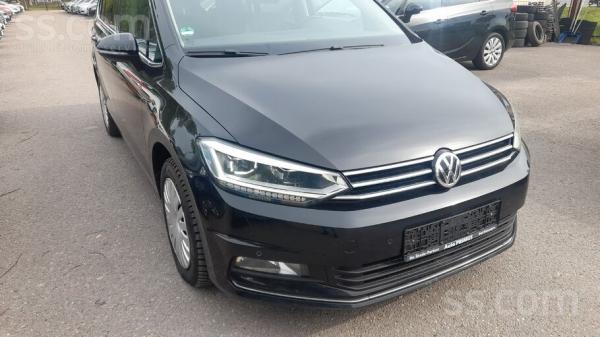 Black Volkswagen Touran 2017 in Riga, with an engine capacity of 2.00 L and mileage of 251 thousand km for 11400 €, photo 2 on AUTOMOTO.COM.LV