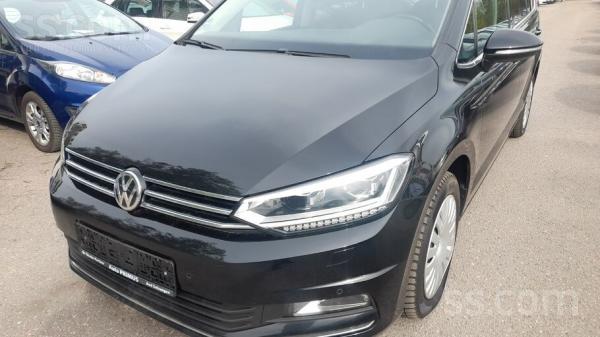 Black Volkswagen Touran 2017 in Riga, with an engine capacity of 2.00 L and mileage of 251 thousand km for 11400 €, photo 4 on AUTOMOTO.COM.LV
