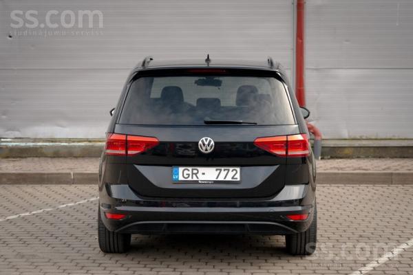 Black Volkswagen Touran 2017 in Tukums, with an engine capacity of 2.00 L and mileage of 298 thousand km for 11950 €, photo 5 on AUTOMOTO.COM.LV
