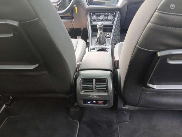 Black Volkswagen Touran 2017 in Kaunas, with an engine capacity of 1.60 L and mileage of 170 thousand km for 8999 €, photo 8 on AUTOMOTO.COM.LV