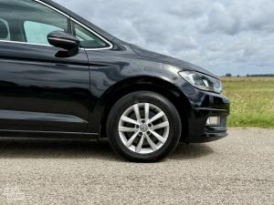 Black Volkswagen Touran 2017 in Vilkaviskis, with an engine capacity of 2.00 L and mileage of 254 thousand km for 11200 €, photo 8 on AUTOMOTO.COM.LV