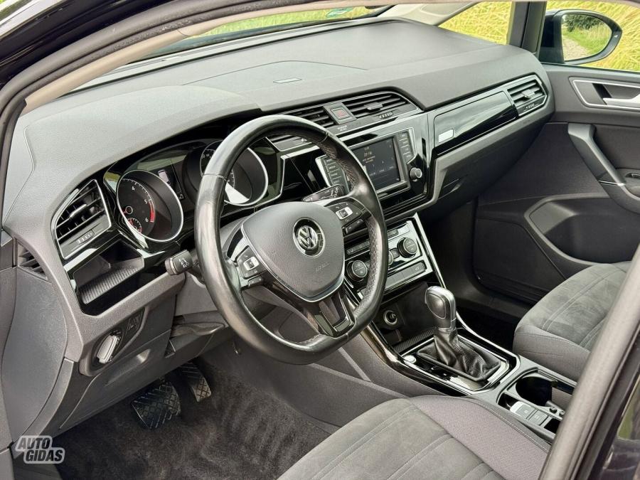 Black Volkswagen Touran 2017 in Vilkaviskis, with an engine capacity of 2.00 L and mileage of 254 thousand km for 11200 €, photo 11 on AUTOMOTO.COM.LV