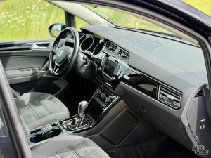 Black Volkswagen Touran 2017 in Vilkaviskis, with an engine capacity of 2.00 L and mileage of 254 thousand km for 11200 €, photo 18 on AUTOMOTO.COM.LV