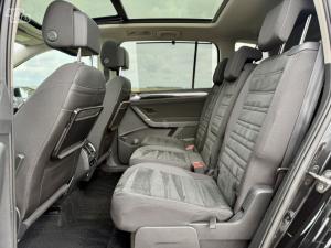 Black Volkswagen Touran 2017 in Vilkaviskis, with an engine capacity of 2.00 L and mileage of 254 thousand km for 11200 €, photo 21 on AUTOMOTO.COM.LV