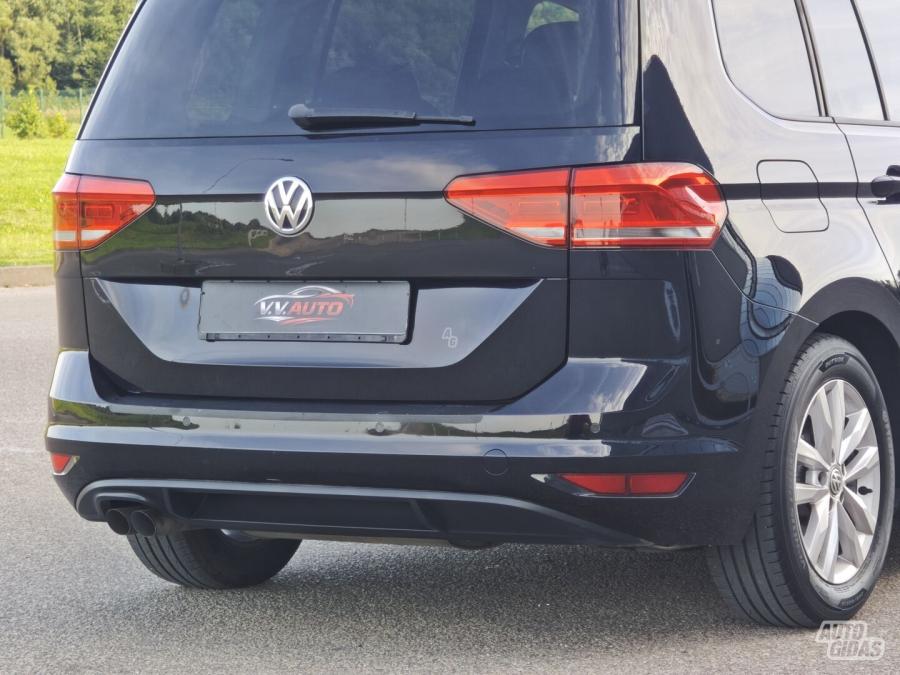 Black Volkswagen Touran 2017 in Vilnius, with an engine capacity of 2.00 L and mileage of 266 thousand km for 9100 €, photo 14 on AUTOMOTO.COM.LV