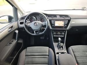 Black Volkswagen Touran 2017 in Vilnius, with an engine capacity of 2.00 L and mileage of 266 thousand km for 9100 €, photo 16 on AUTOMOTO.COM.LV