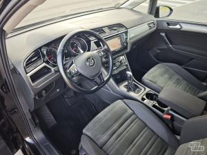 Black Volkswagen Touran 2017 in Vilnius, with an engine capacity of 2.00 L and mileage of 266 thousand km for 9100 €, photo 17 on AUTOMOTO.COM.LV