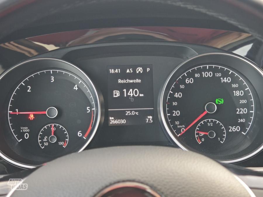 Black Volkswagen Touran 2017 in Vilnius, with an engine capacity of 2.00 L and mileage of 266 thousand km for 9100 €, photo 22 on AUTOMOTO.COM.LV