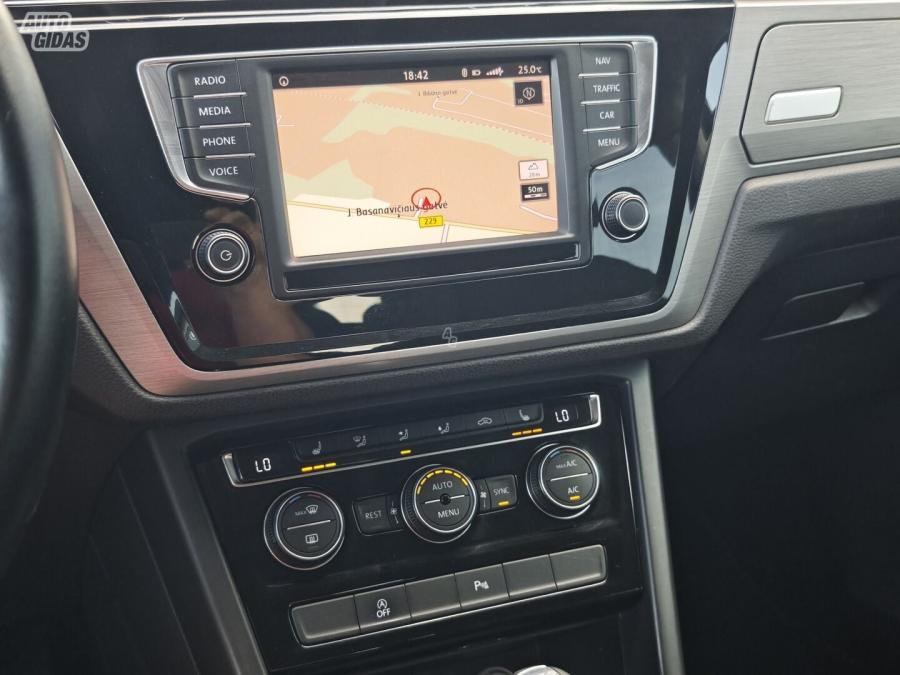 Black Volkswagen Touran 2017 in Vilnius, with an engine capacity of 2.00 L and mileage of 266 thousand km for 9100 €, photo 24 on AUTOMOTO.COM.LV
