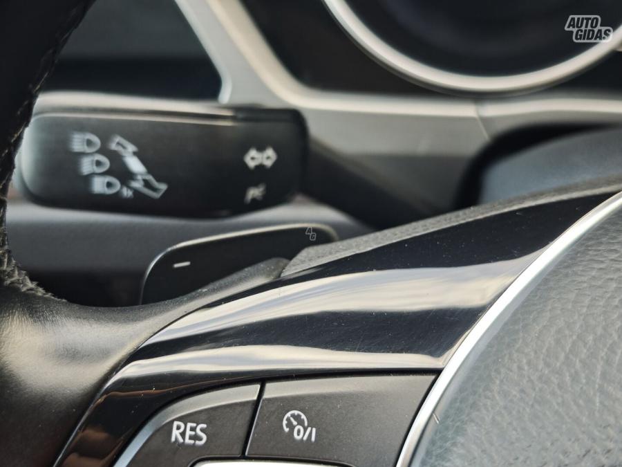 Black Volkswagen Touran 2017 in Vilnius, with an engine capacity of 2.00 L and mileage of 266 thousand km for 9100 €, photo 26 on AUTOMOTO.COM.LV