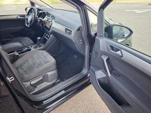 Black Volkswagen Touran 2017 in Vilnius, with an engine capacity of 2.00 L and mileage of 266 thousand km for 9100 €, photo 31 on AUTOMOTO.COM.LV