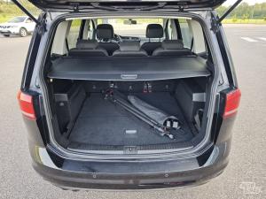 Black Volkswagen Touran 2017 in Vilnius, with an engine capacity of 2.00 L and mileage of 266 thousand km for 9100 €, photo 34 on AUTOMOTO.COM.LV