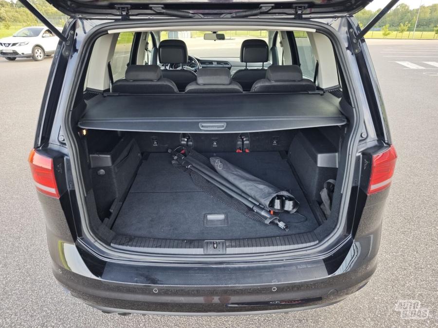 Black Volkswagen Touran 2017 in Vilnius, with an engine capacity of 2.00 L and mileage of 266 thousand km for 9100 €, photo 34 on AUTOMOTO.COM.LV