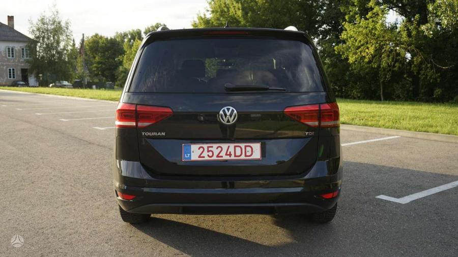 Melns Volkswagen Touran 2017 Kėdainiai, ar dzinēja tilpumu 1.60 L un nobraukumu 272 tūkst. km par 8200 €, foto 6 vietnē AUTOMOTO.COM.LV