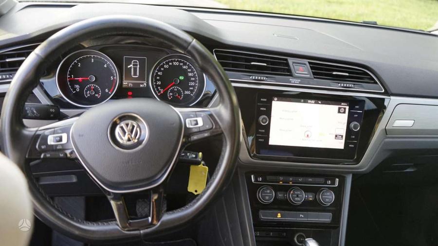 Melns Volkswagen Touran 2017 Kėdainiai, ar dzinēja tilpumu 1.60 L un nobraukumu 272 tūkst. km par 8200 €, foto 14 vietnē AUTOMOTO.COM.LV