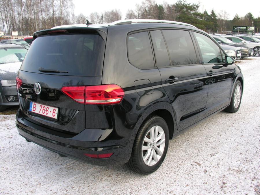 Black Volkswagen Touran 2018 in Riga, with an engine capacity of 1.60 L and mileage of 197 thousand km for 9450 €, photo 3 on AUTOMOTO.COM.LV