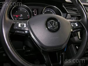 Black Volkswagen Touran 2018 in Riga, with an engine capacity of 1.60 L and mileage of 197 thousand km for 9450 €, photo 16 on AUTOMOTO.COM.LV