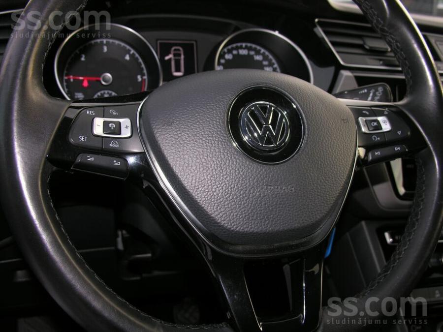 Black Volkswagen Touran 2018 in Riga, with an engine capacity of 1.60 L and mileage of 197 thousand km for 9450 €, photo 16 on AUTOMOTO.COM.LV